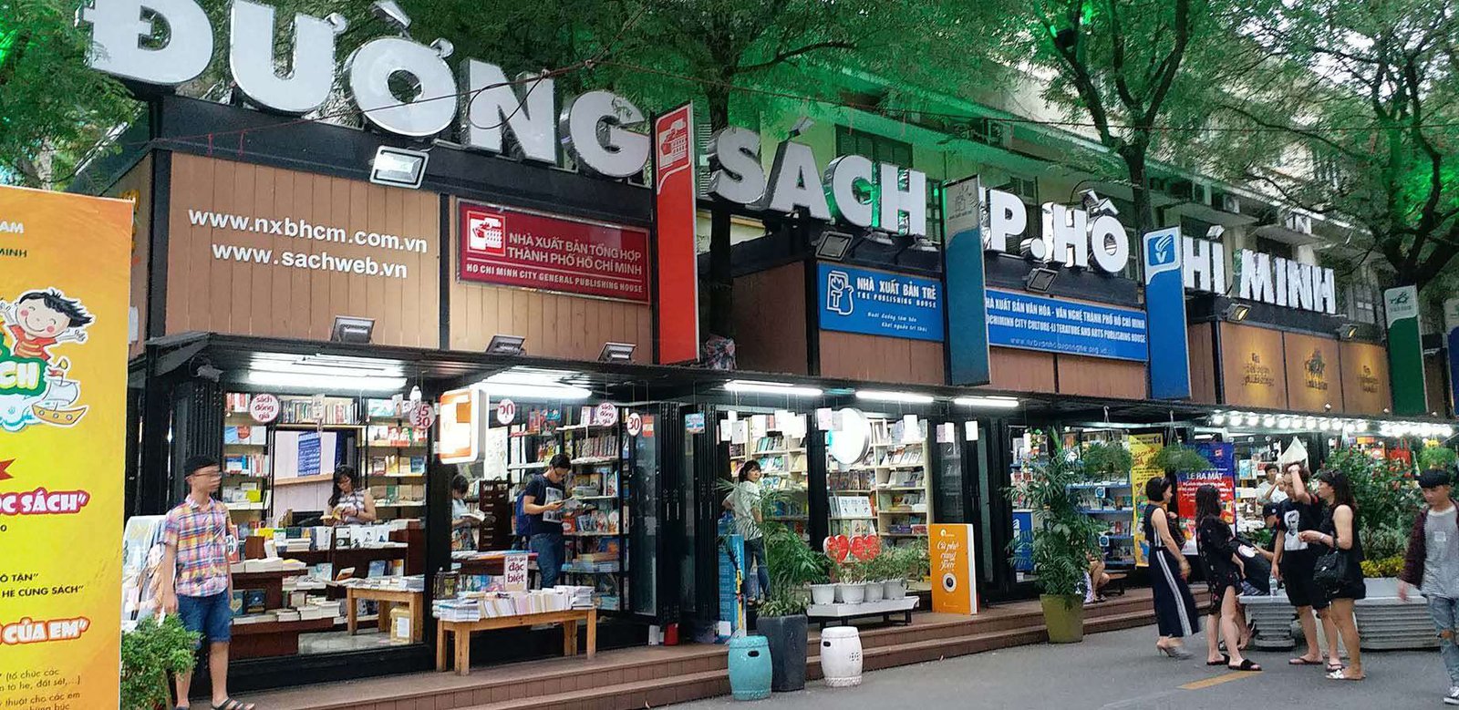 BOOK STREET IN HO CHI MINH CITY: A PARADISE OF BOOKWORMS – SAIGON TASTE ...